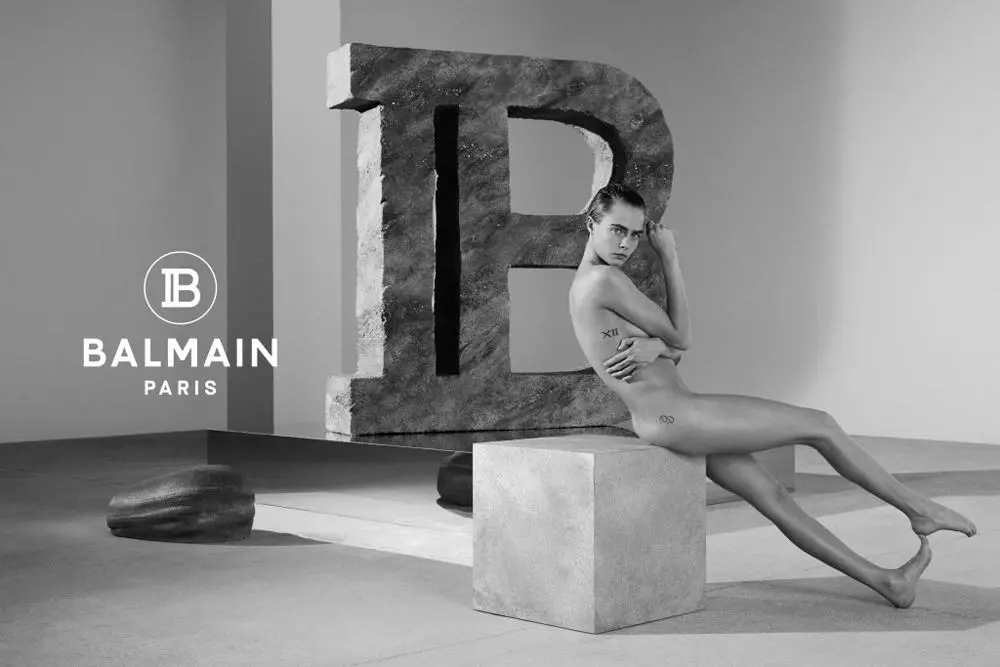 New Design Job de Carine Roitfeld, Cara Delevingne Nudiĝas por Balmain 10018_3