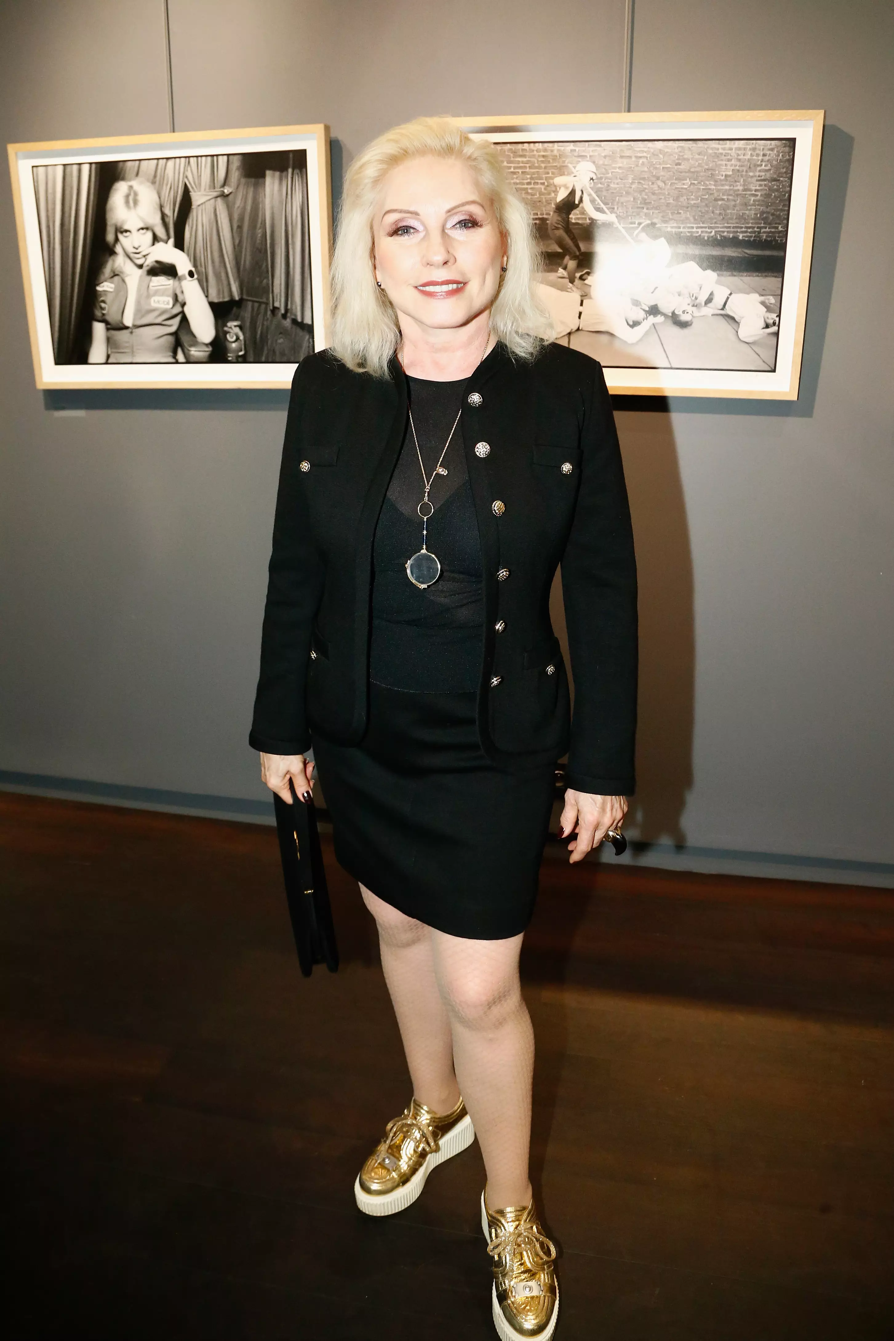 Debbie Harry Dishes li ser Albuma xwe ya Nû, Cher, û Şêweya Wê ya Kesane