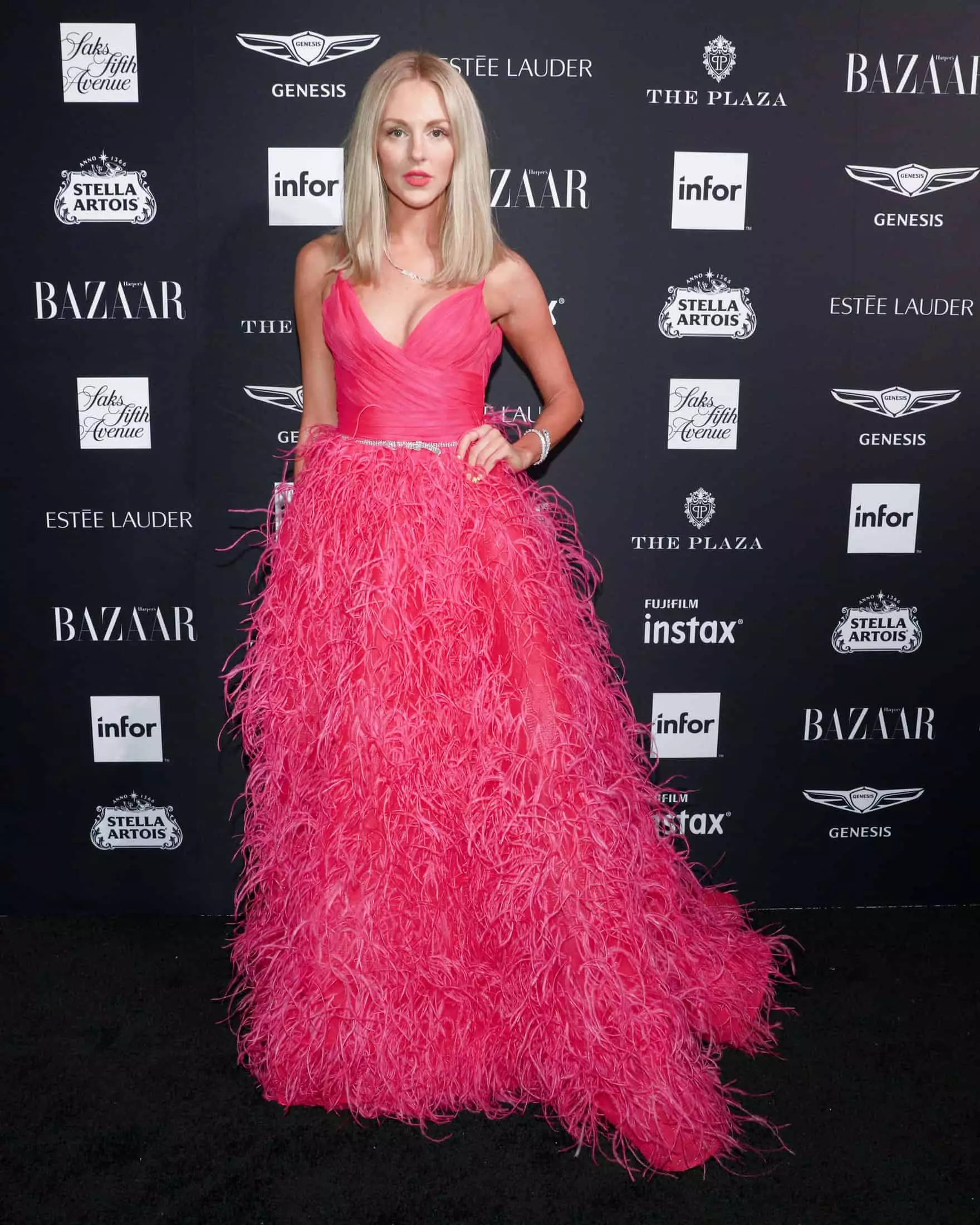 60 pi bon aparans nan tapi wouj Harper's Bazaar Icons Party 10104_22