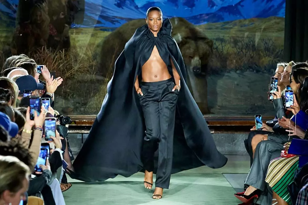 Brandon Maxwell Wows am Natural History Museum, Tom Ford Under Fire