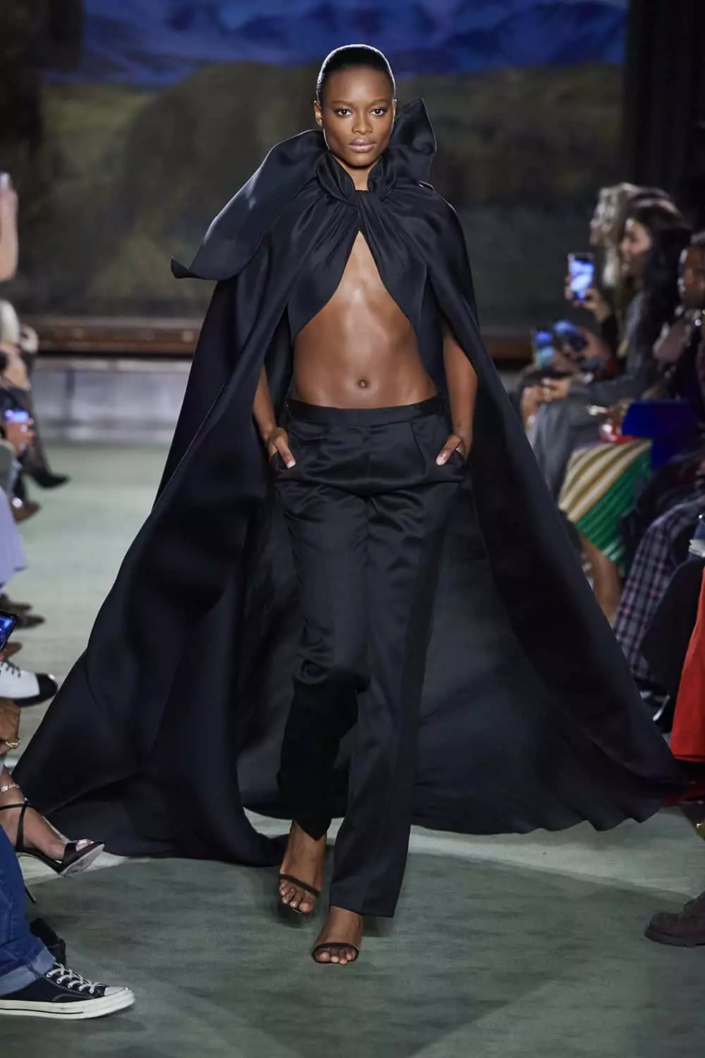 Brandon Maxwell Wows ස්වභාවික ඉතිහාස කෞතුකාගාරයේ, Tom Ford Under Fire 10203_2