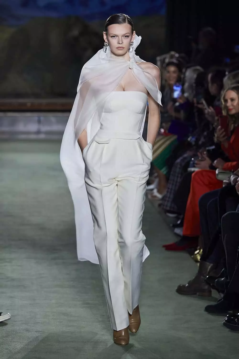 Brandon Maxwell Wows ස්වභාවික ඉතිහාස කෞතුකාගාරයේ, Tom Ford Under Fire 10203_3