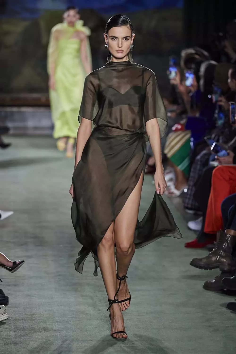 Brandon Maxwell Wows al Museu d'Història Natural, Tom Ford sota el foc 10203_8