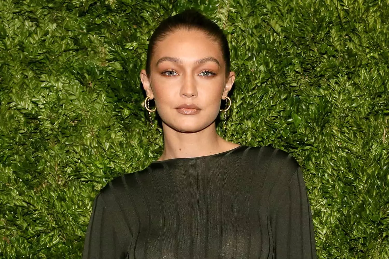 Weinşteýniň synagynda Gigi Hadid eminlik wezipesine çagyryldy, baş direktor yzyna gaýdyp geldi