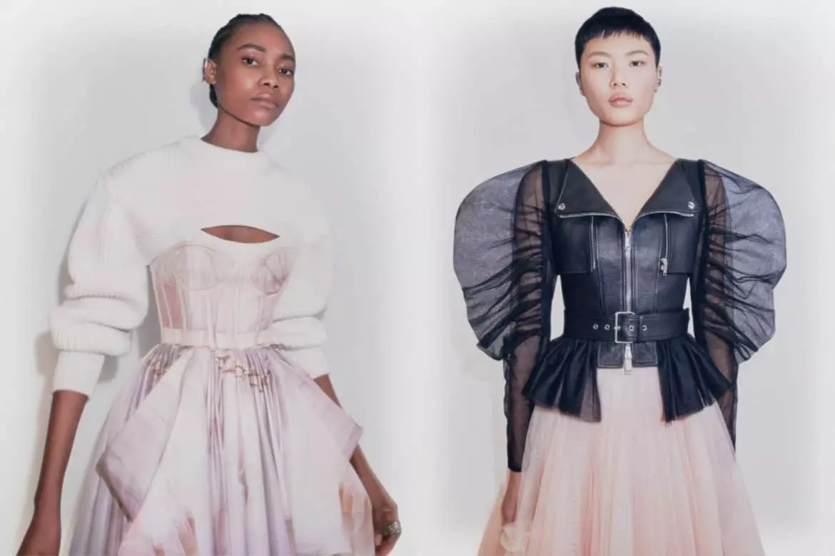 Sarah Burton o Etsa Pale ea Litoropo Bakeng sa Alexander McQueen SS '21