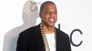 Jay Z와 Barneys는 인종 프로파일링 사건에도 불구하고 여전히 BNY SCC 컬렉션을 출시할 예정입니다.