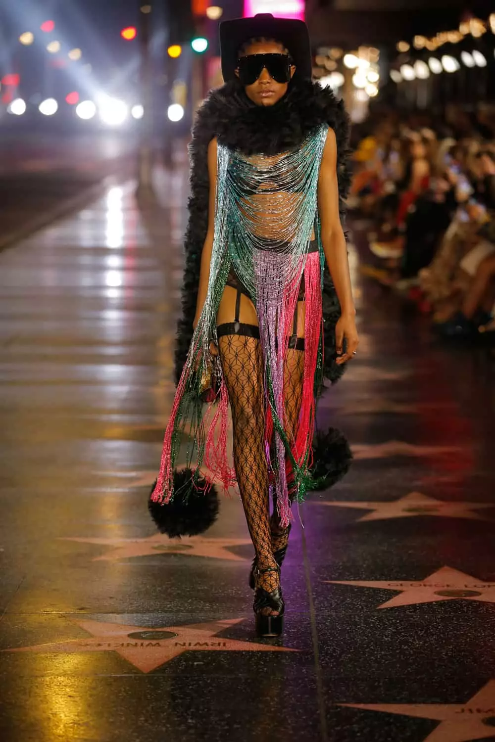 वन्स अपॉन अ टाइम इन हॉलीवूड! स्टार-स्टडेड फॅशन फेस्टसाठी Gucci ने L.A. वर कब्जा केला 106246_82