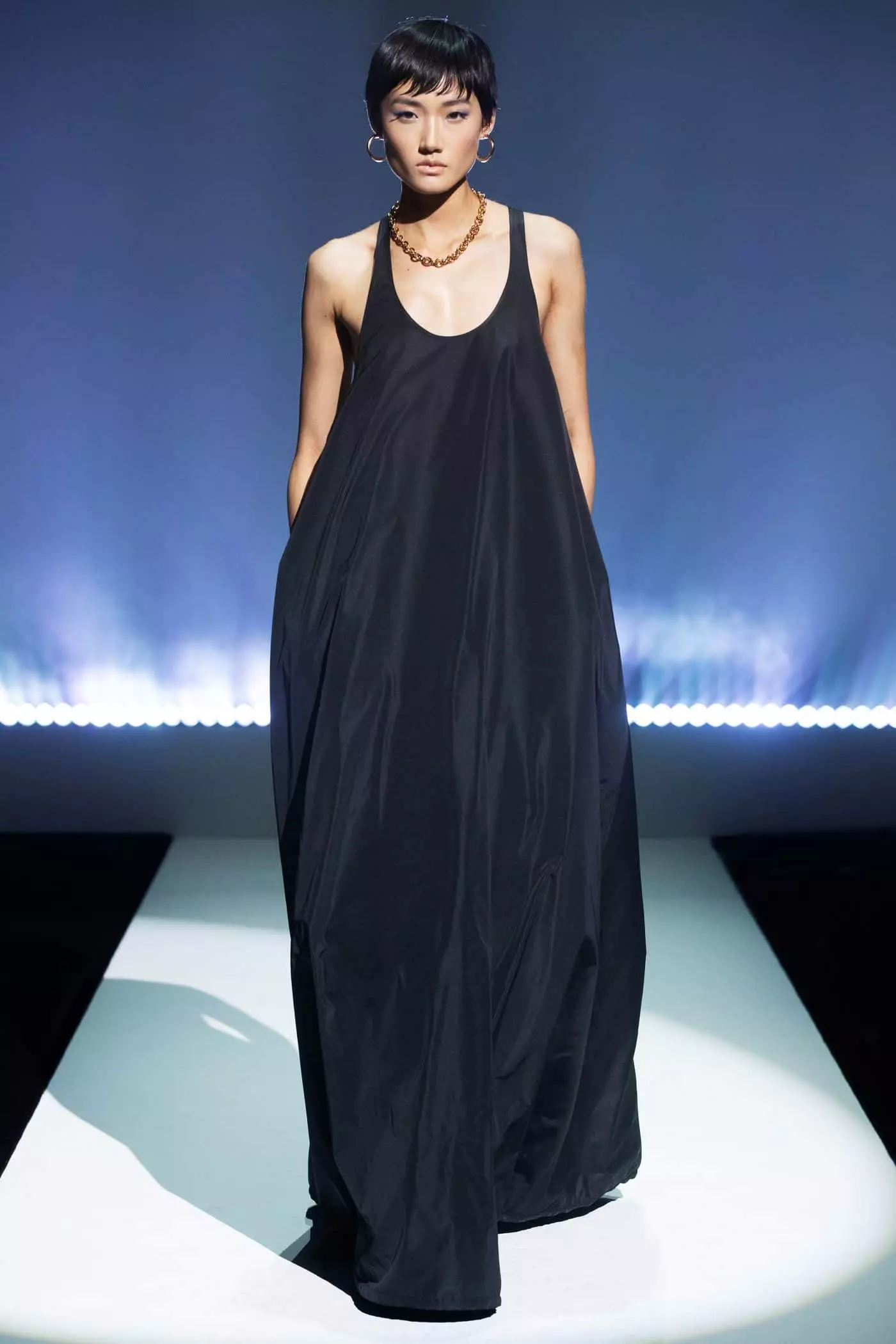 Per a l'SS '21, Brandon Maxwell torna a ser sexy (bàsic). 10779_15