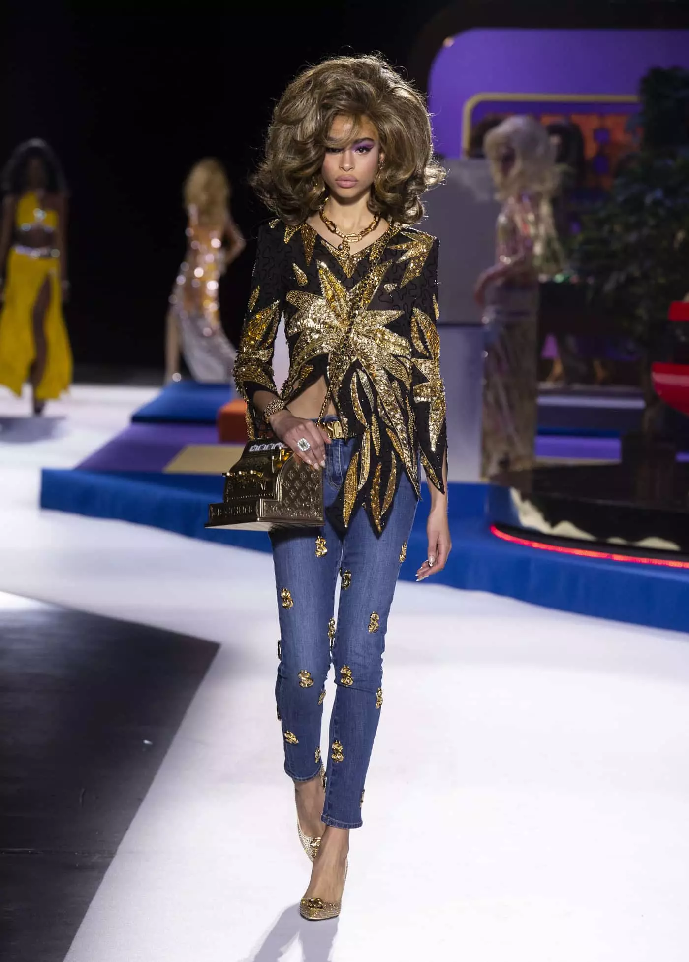 Moschino vince alla grande con la passerella a tema Game Show 10782_43