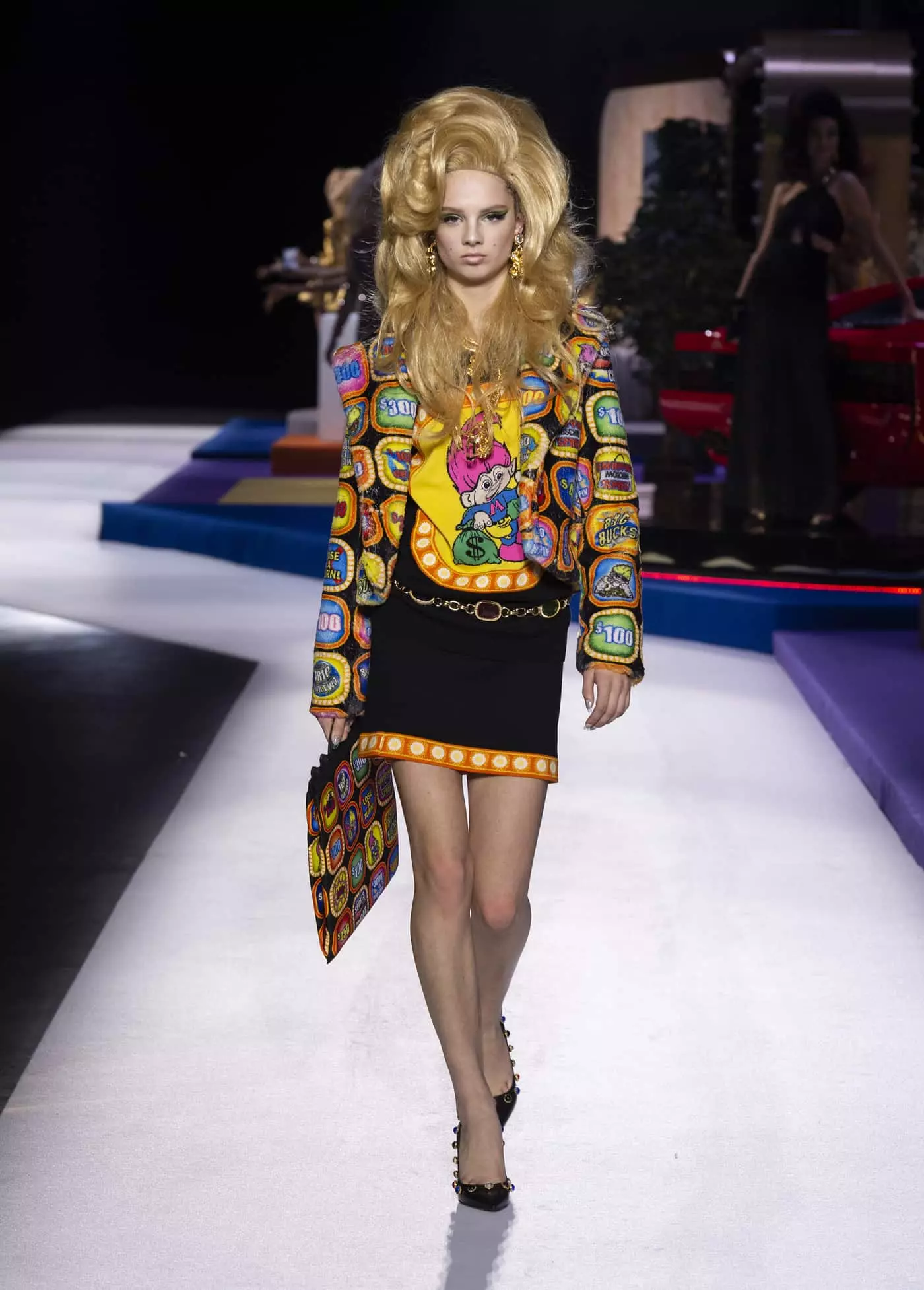 Moschino คว้าชัยชนะครั้งใหญ่ด้วยรันเวย์ธีมโชว์เกม 10782_52