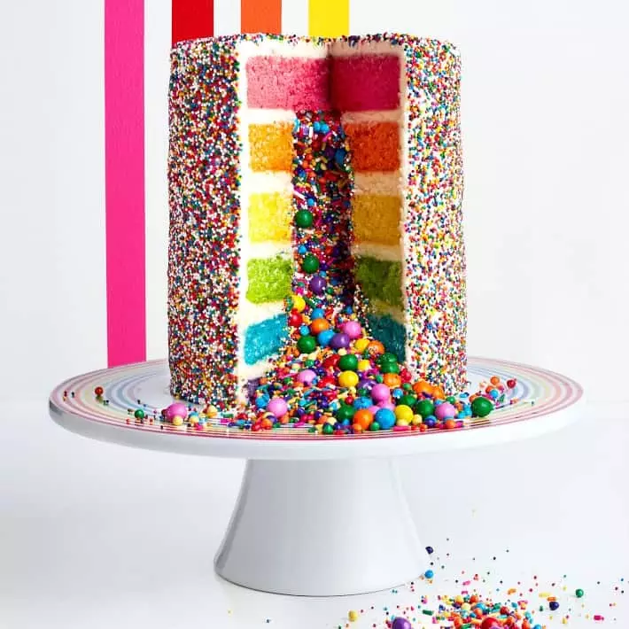 Glitter Cakes Ug Elton John: Giya sa Gasa sa Pangilin Uban sa Barbie 10798_2