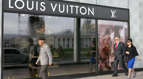 Las marcas de lujo más valiosas del mundo: Vuitton recibe los máximos honores