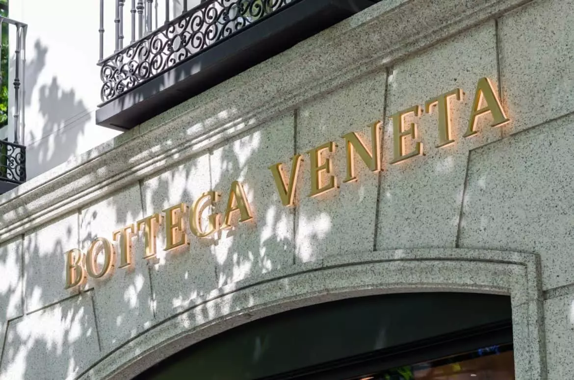 Bottega Veneta नवीन क्रिएटिव्ह डायरेक्टर म्हणून मॅथ्यू ब्लेझीचे नाव घेते