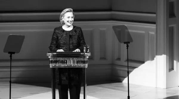 Hillary Clinton hlýtur fyrstu Michael Kors verðlaunin