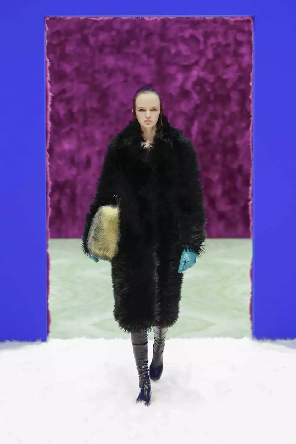 Ang Prada's Fall 2021 Womenswear Nagtagna Usa ka Madasigon, Malaumon nga Umaabot 11070_10