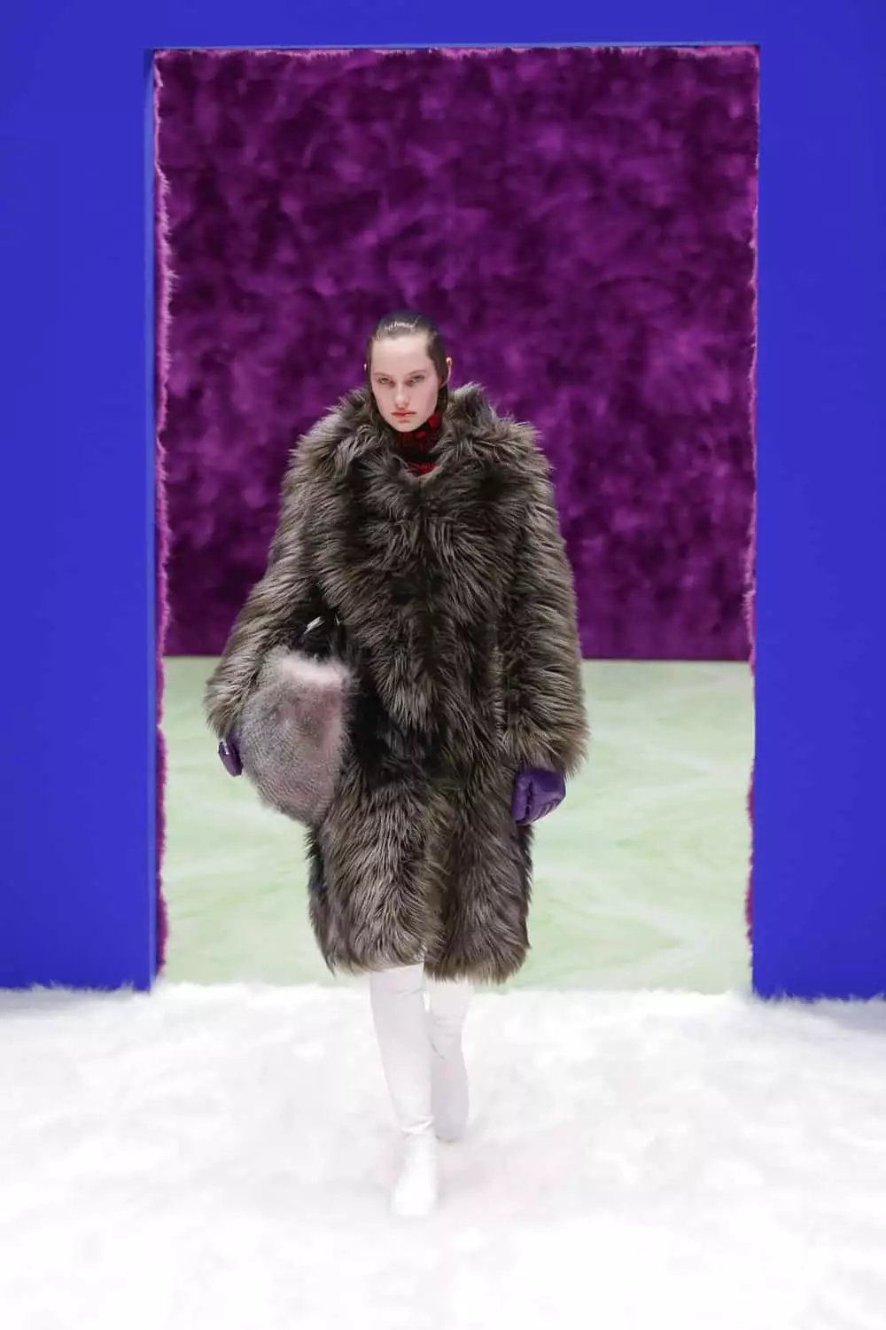 Prada's Fall 2021 Womenswear foarseit in libbene, optimistyske takomst 11070_15