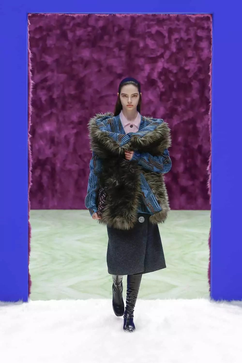 Prada's Fall 2021 Womenswear Predicts A Vibrant, Optimistic Yav Tom Ntej 11070_21