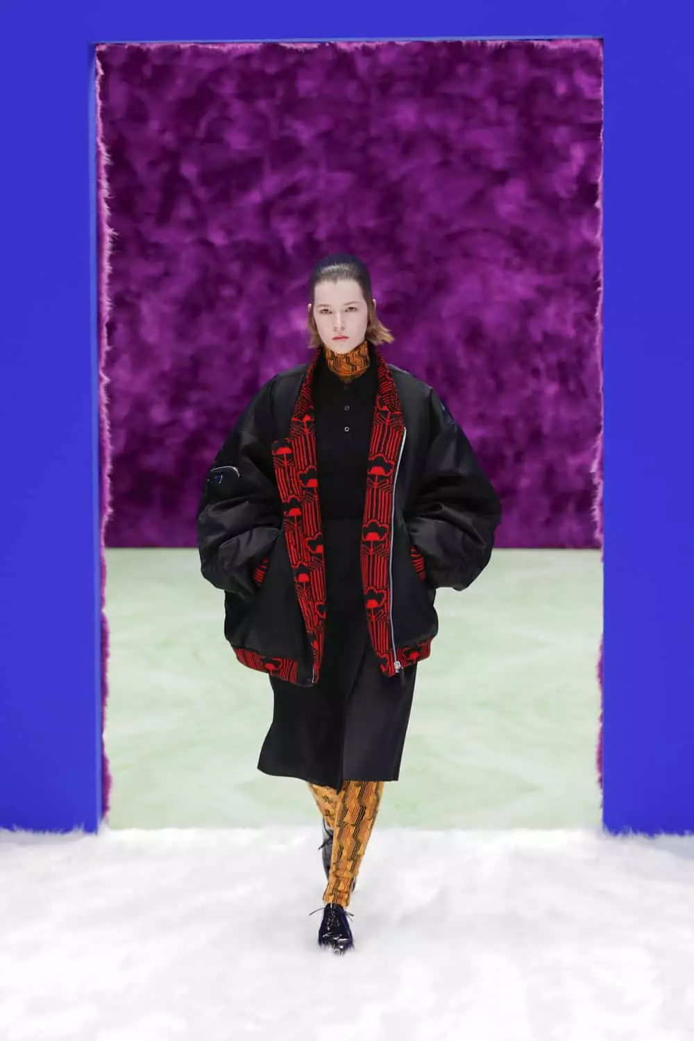 Prada's Fall 2021 Womenswear Predicts A Vibrant, Optimistic Yav Tom Ntej 11070_22