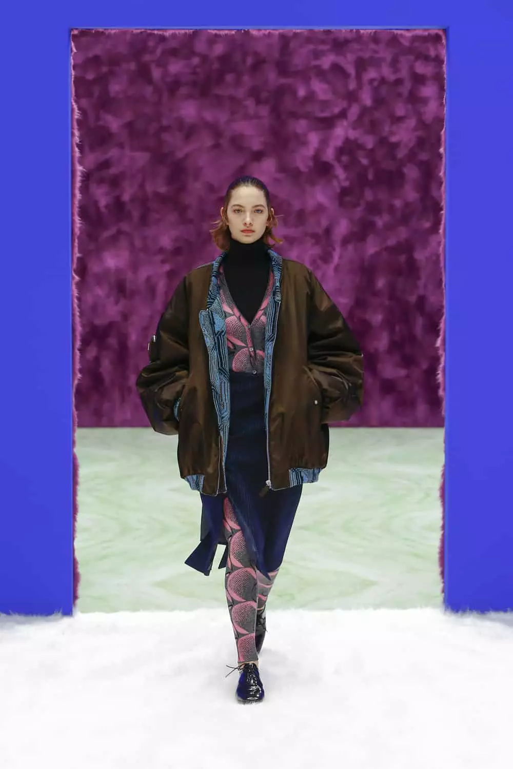 Prada's Fall 2021 Womenswear Predicts A Vibrant, Optimistic Yav Tom Ntej 11070_23