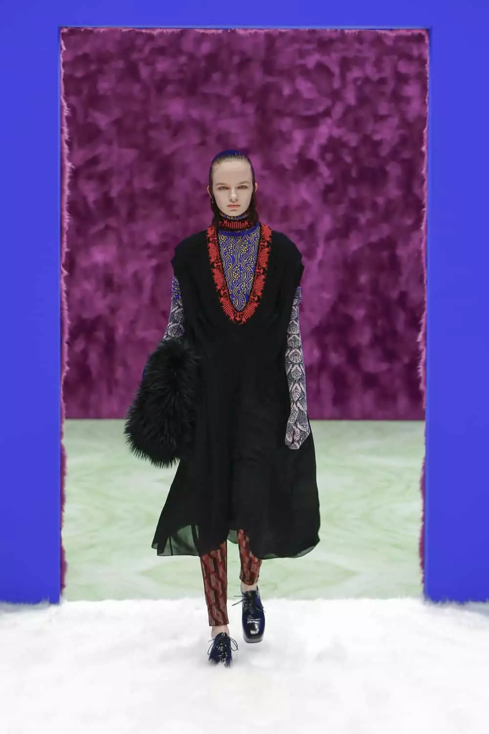 Prada's Fall 2021 Womenswear foarseit in libbene, optimistyske takomst 11070_25