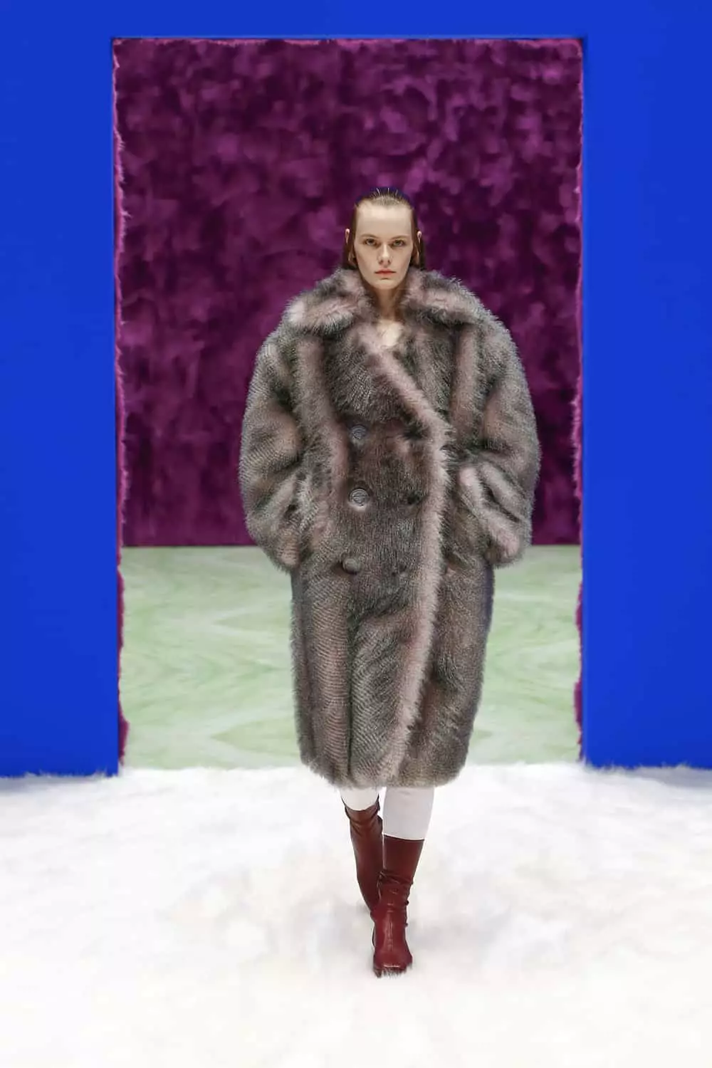 Ang Prada's Fall 2021 Womenswear Nagtagna Usa ka Madasigon, Malaumon nga Umaabot 11070_30