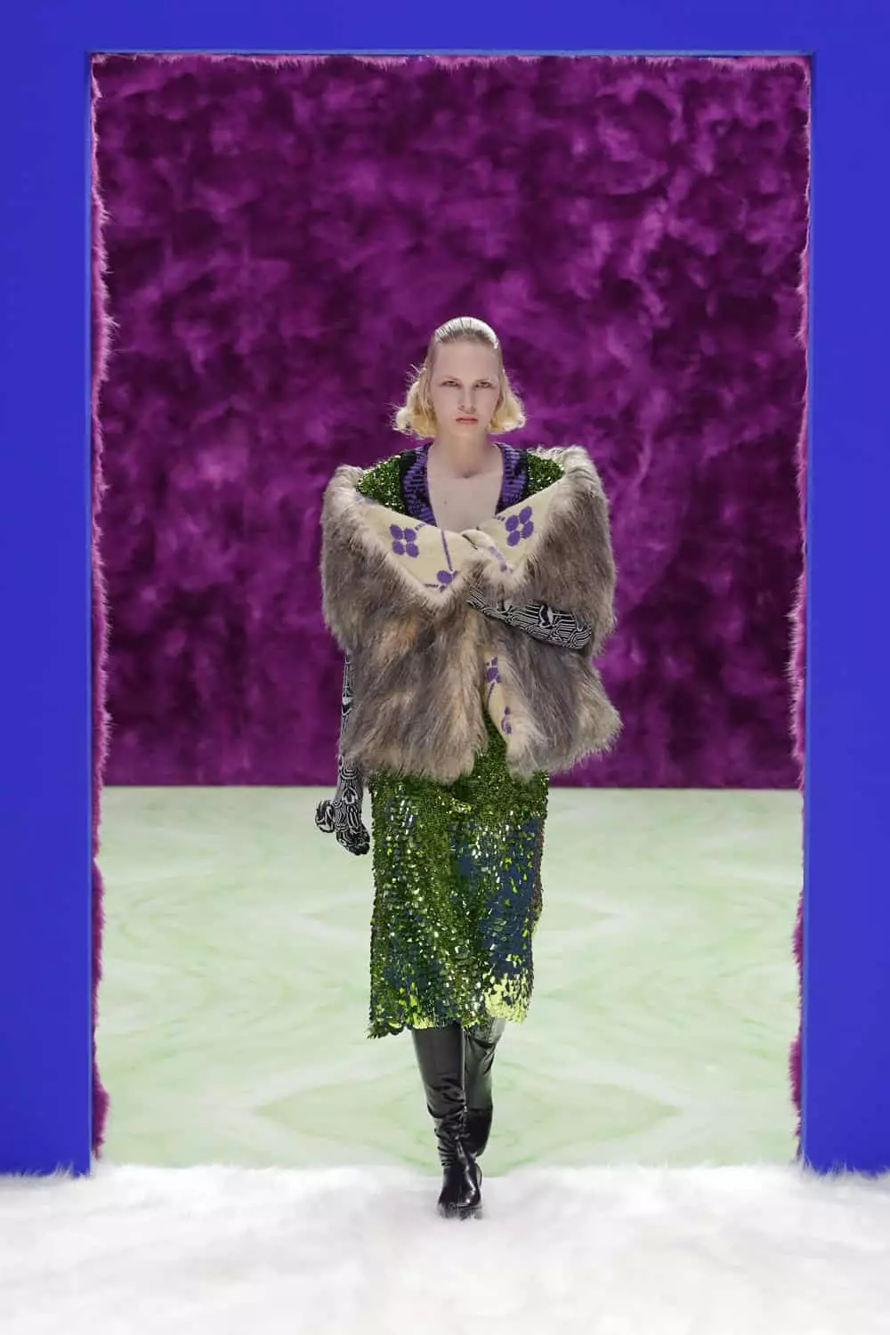 Prada's Fall 2021 Womenswear Predicts A Vibrant, Optimistic Yav Tom Ntej 11070_33