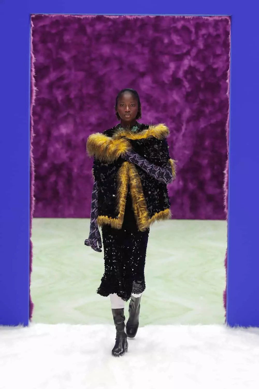 I-Prada's Fall 2021 Womenswear Iqikelela ikamva eliqaqambileyo nelinethemba 11070_34