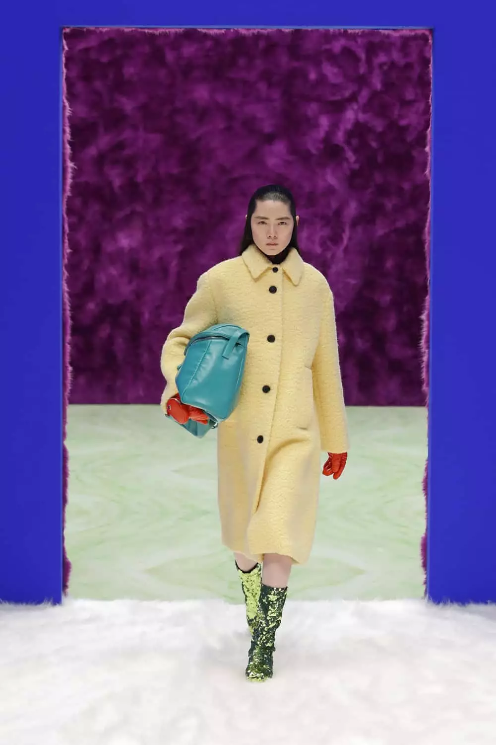 Les vêtements pour femmes automne 2021 de Prada prédisent un avenir dynamique et optimiste 11070_37