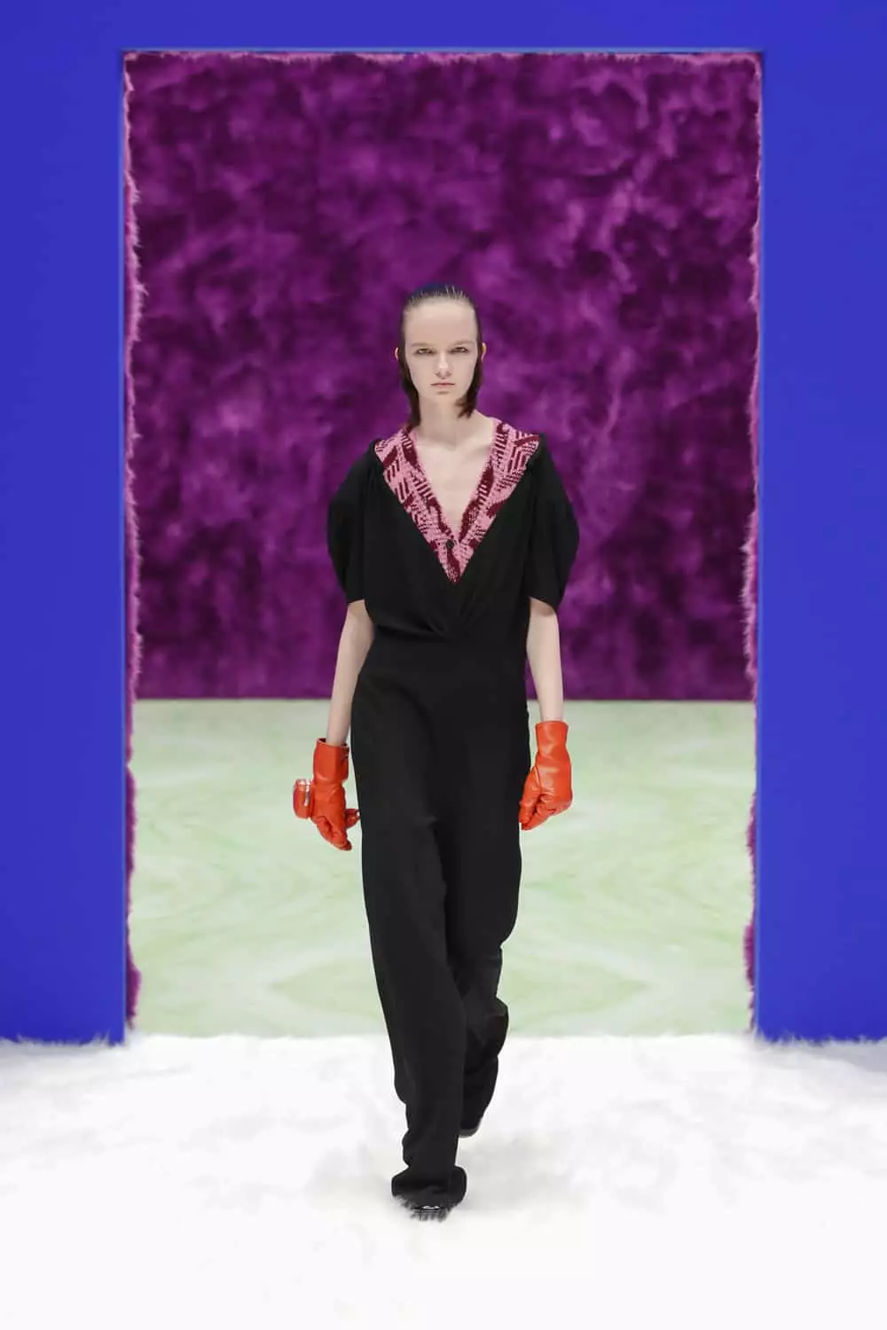 Ang Prada's Fall 2021 Womenswear Nagtagna Usa ka Madasigon, Malaumon nga Umaabot 11070_38