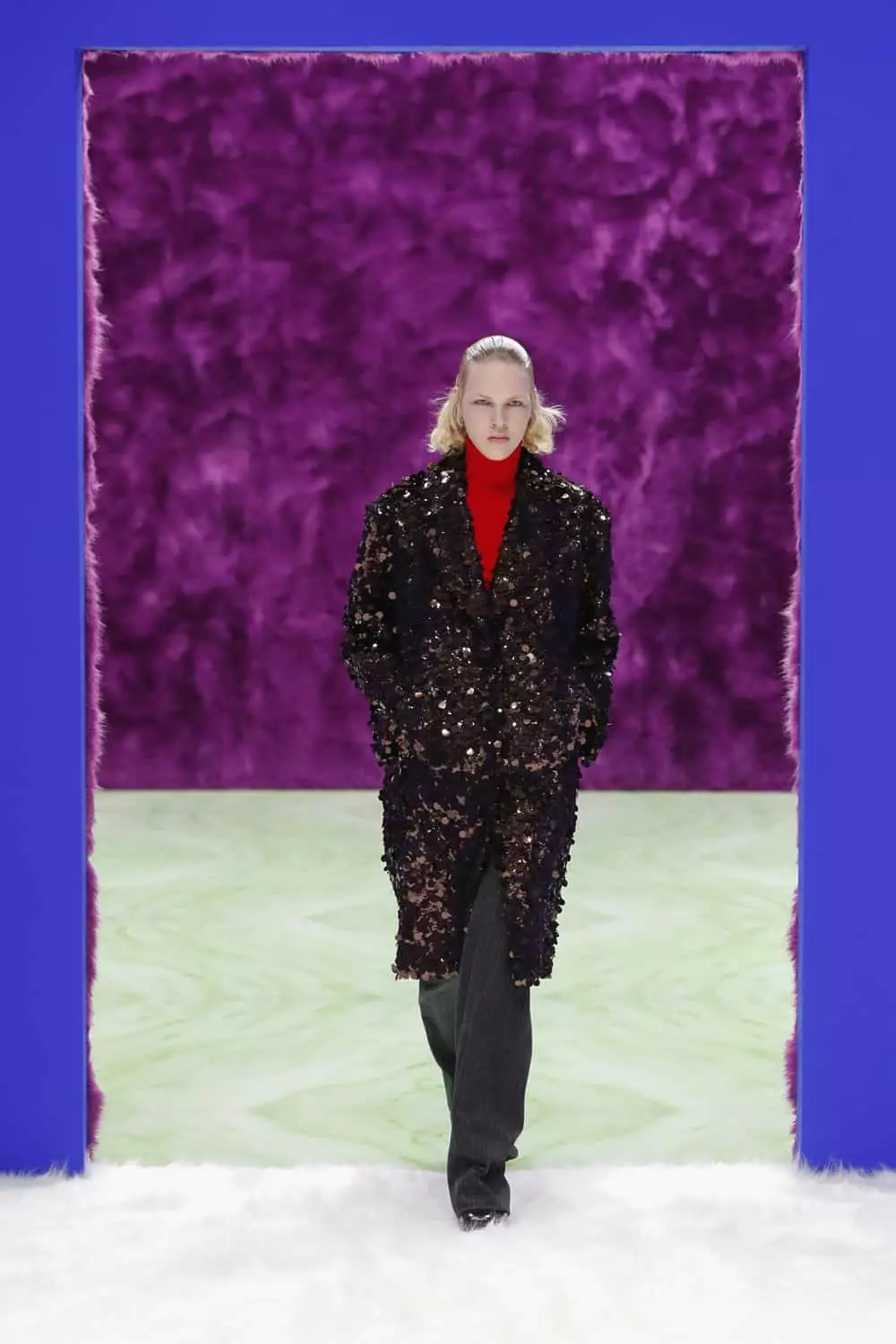 Prada's Fall 2021 Womenswear Prognostéiert eng vibrant, optimistesch Zukunft 11070_46