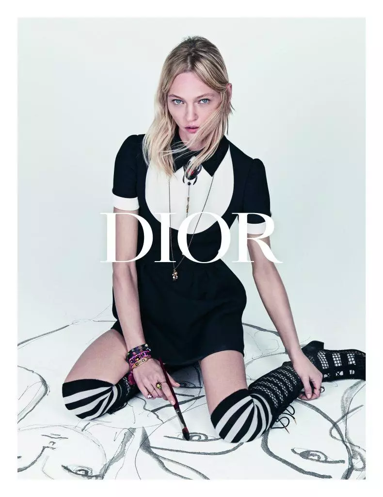 Desen Dior: Sasha Pivovarova vin Arty pou Fashion House franse a 11112_3