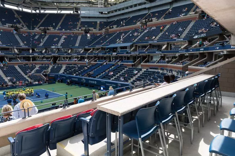 Moo Hilary Rhoda, Garrett Neff & More Hang Hang Courtside at the US Open 11143_2