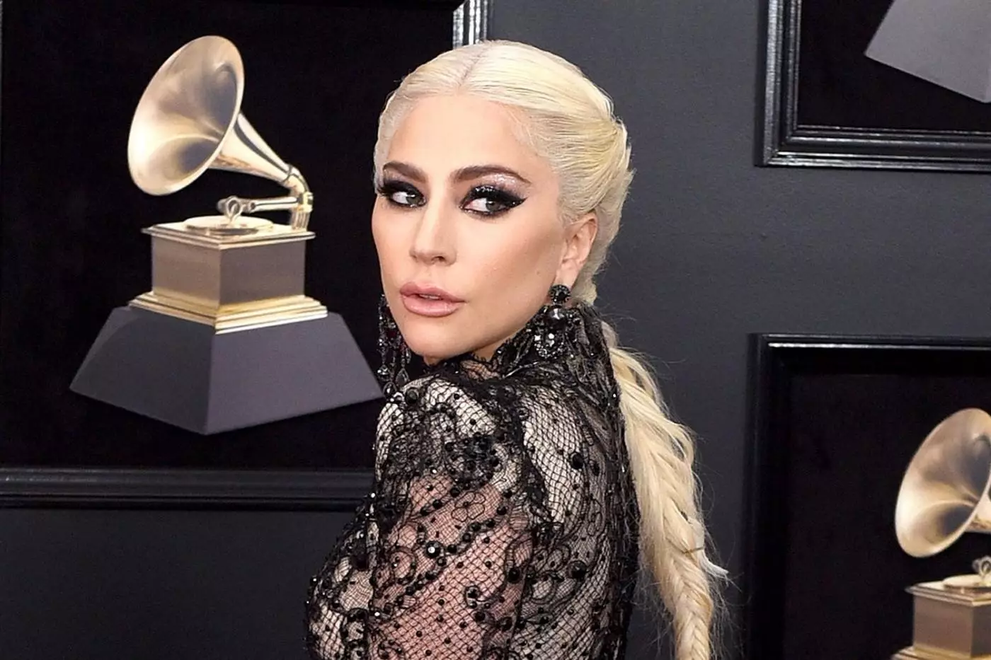 Lady Gaga vai lançar a linha Beauty, da Condé Nast Writers Suffer In Silence