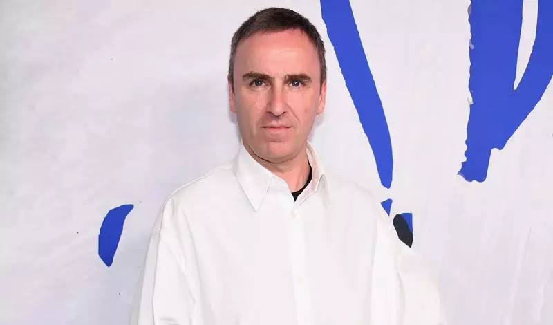 Raf Simons sa predstaví v Paríži, Coach ponúka Life Coaching (druh)