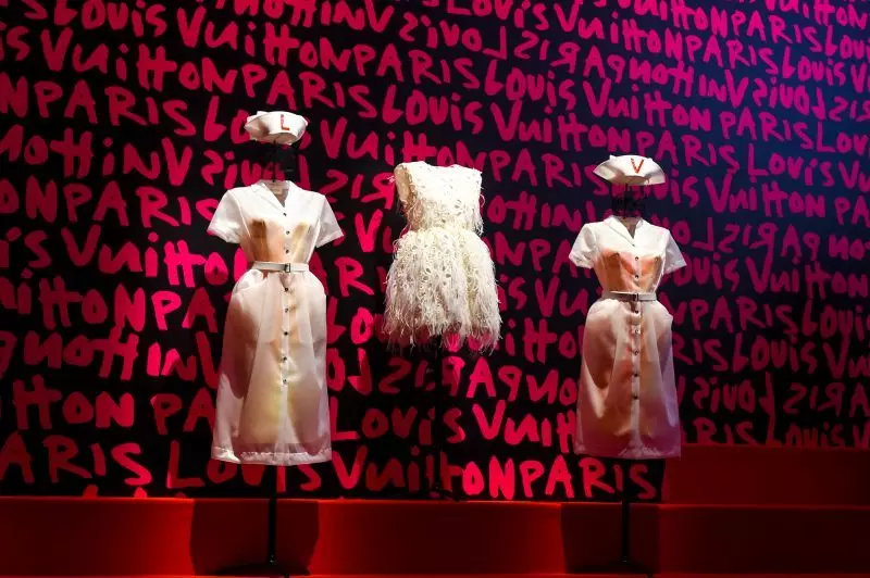 وولیز، ووگیز، وائیجیز! Louis Vuitton Olivier Saillard-Curated exhibit کا جشن منا رہا ہے۔ 11399_7