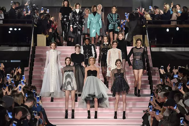 Milan Fashion Week Akan Berakhir: Landasan Pacu Terbaik 11565_76