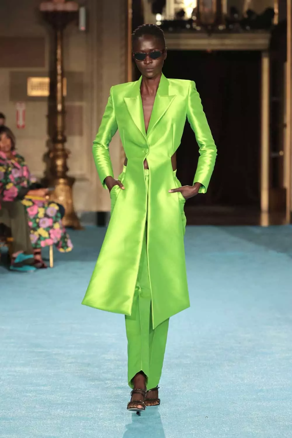 Christian Siriano bẹrẹ NYFW Pẹlu Star-studded Front Line ati Va Va Voom Njagun 1160_11