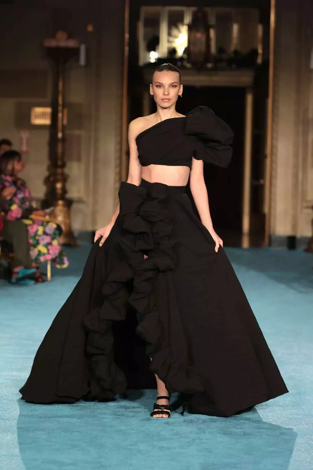 Christian Siriano bẹrẹ NYFW Pẹlu Star-studded Front Line ati Va Va Voom Njagun 1160_57