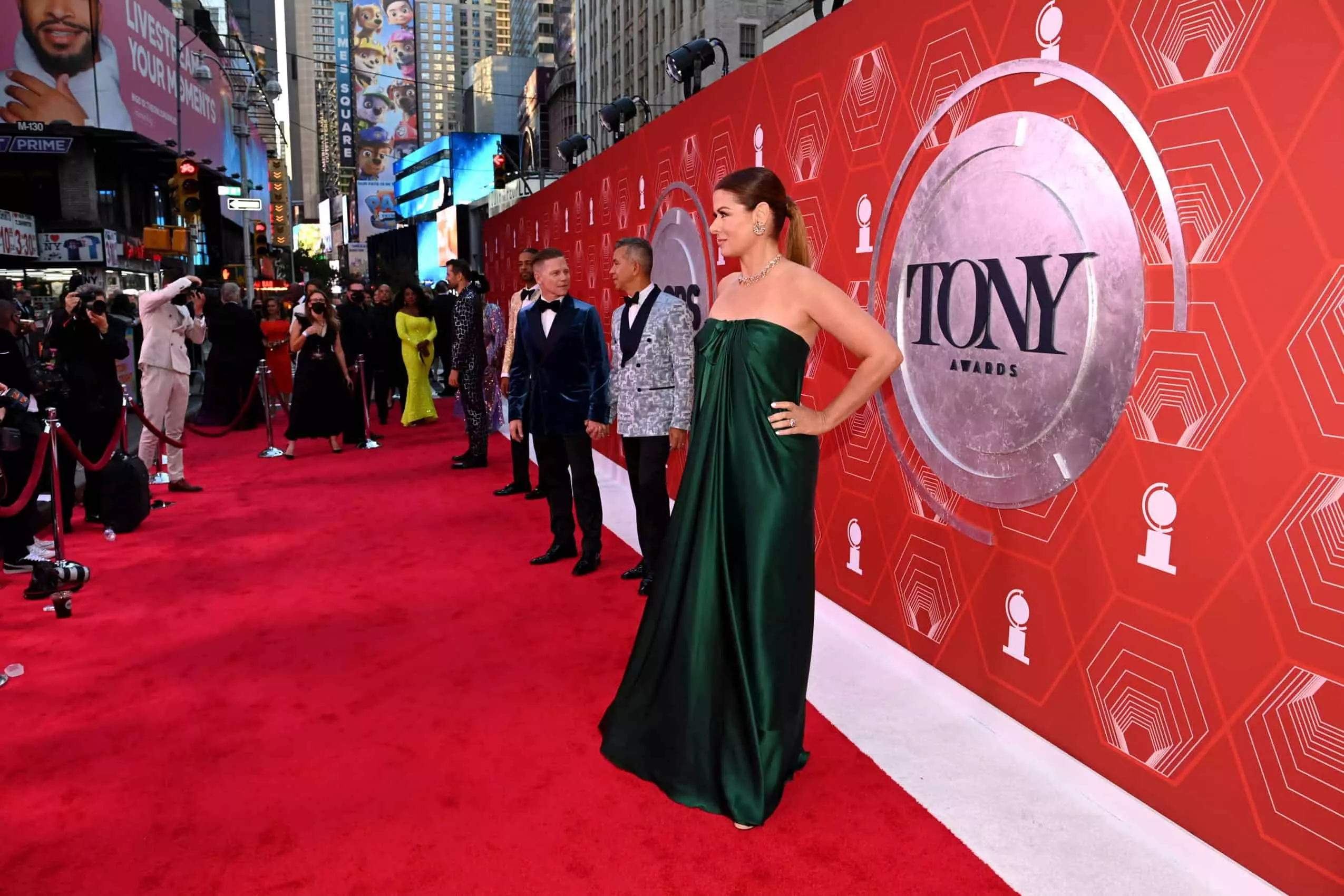 Moulin Rouge!، The Musical Rules The Tony Awards—دیکھیں Last Night’s Red Carpet Style یہاں! 1179_17
