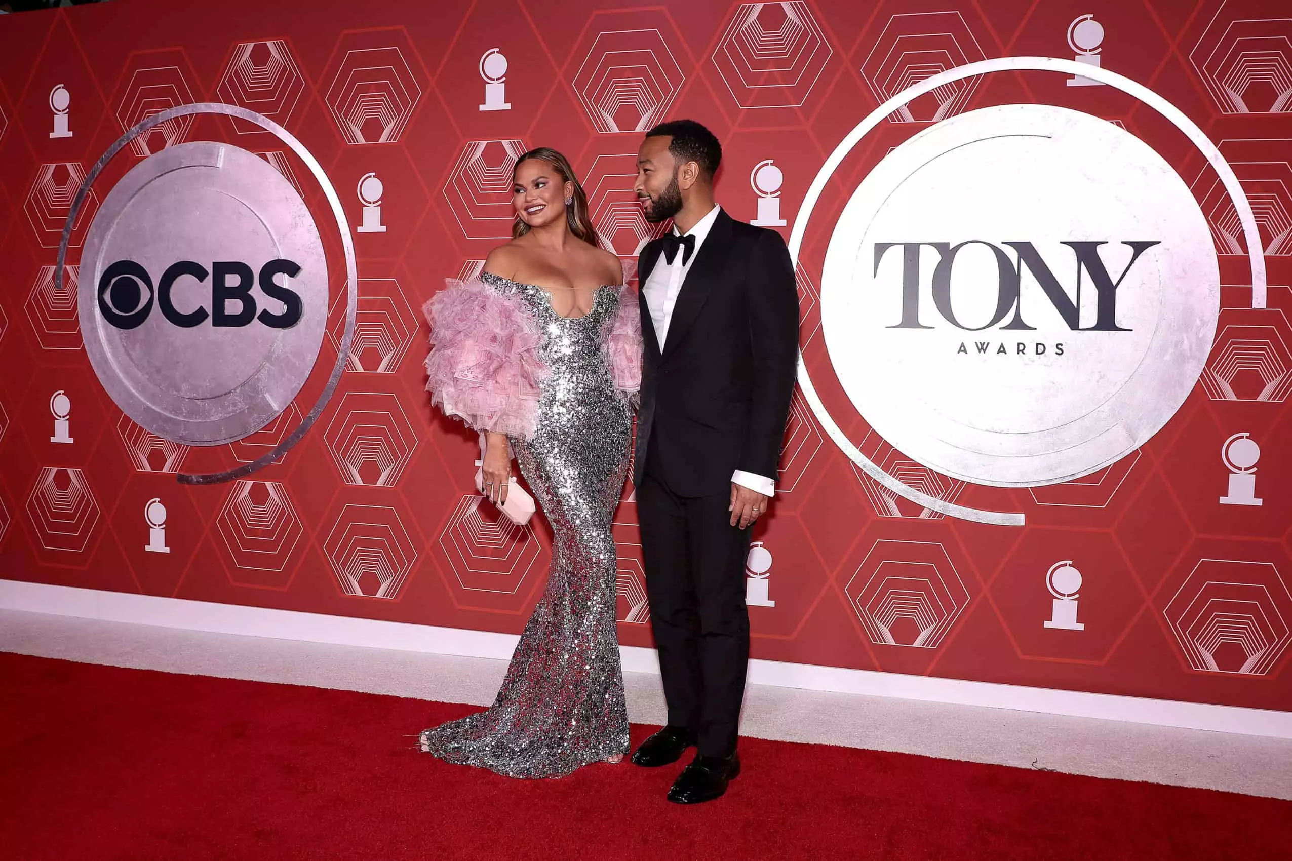Moulin Rouge!، The Musical Rules The Tony Awards—دیکھیں Last Night’s Red Carpet Style یہاں! 1179_4