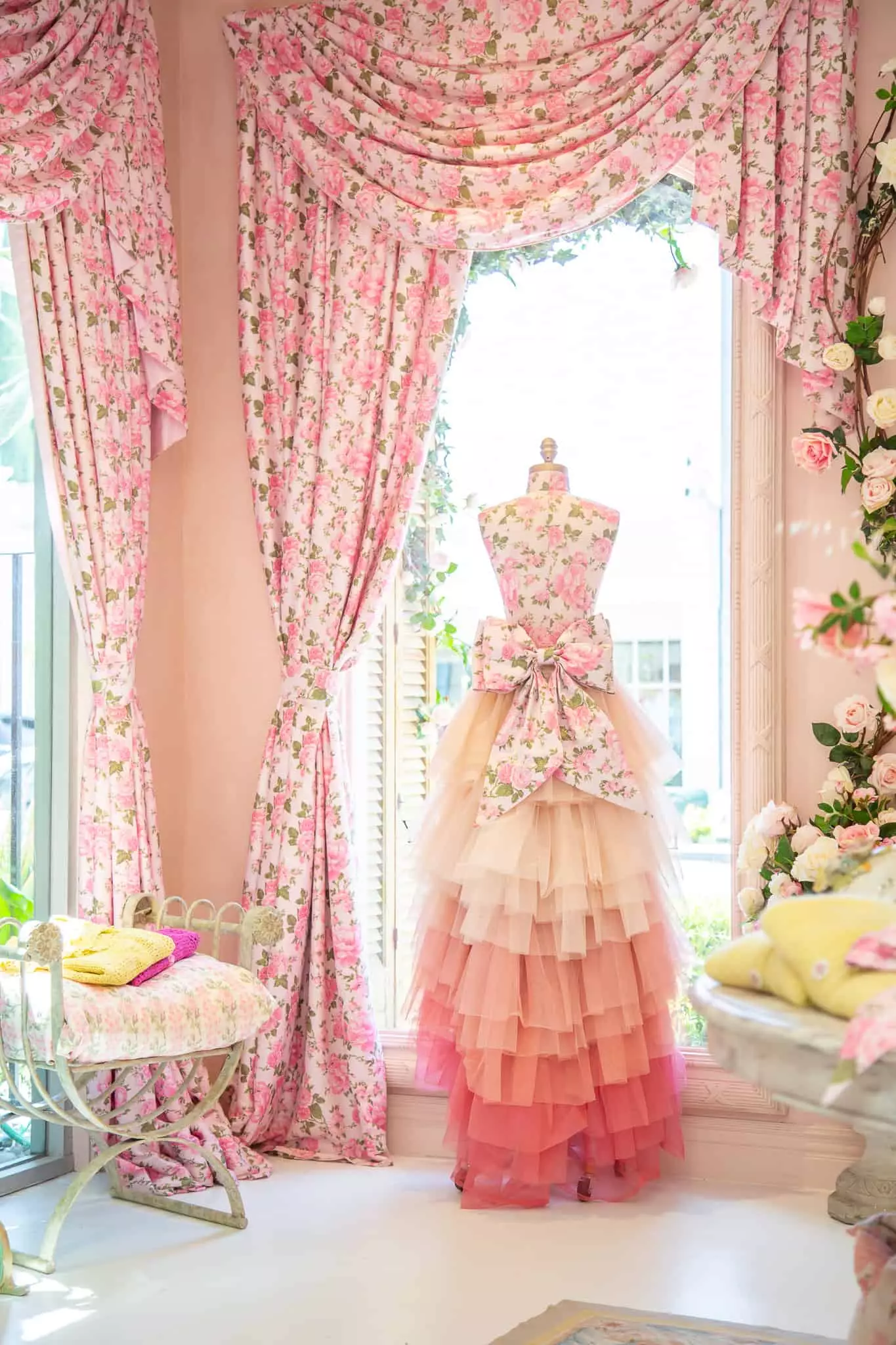 Ebumnuche ime ime: ọnụ ọgụgụ kasị elu n'ime LoveShackFancy's Dreamy New West Hollywood Boutique 11921_6