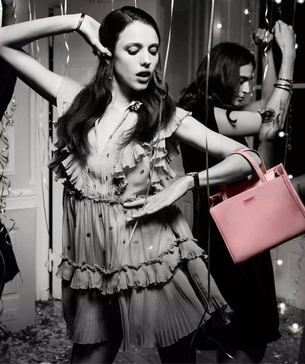 Bella Hadid và Tuần lễ giành được Halloween, Victoria’s Secret’s Secret Shoplifting Problem 11943_6