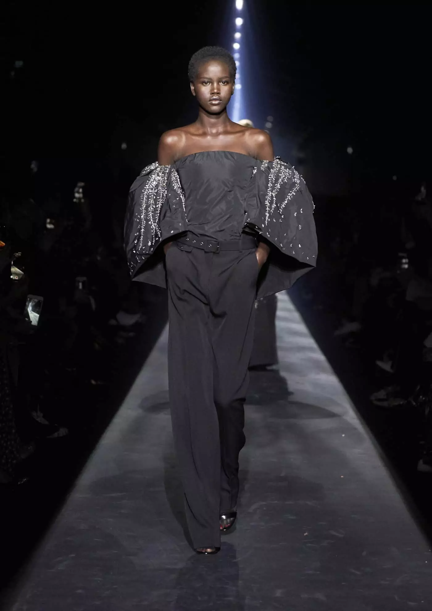 Architectural Shoulders в Givenchy, Рей Келвин официално се оттегля от Тед Бейкър 12142_10