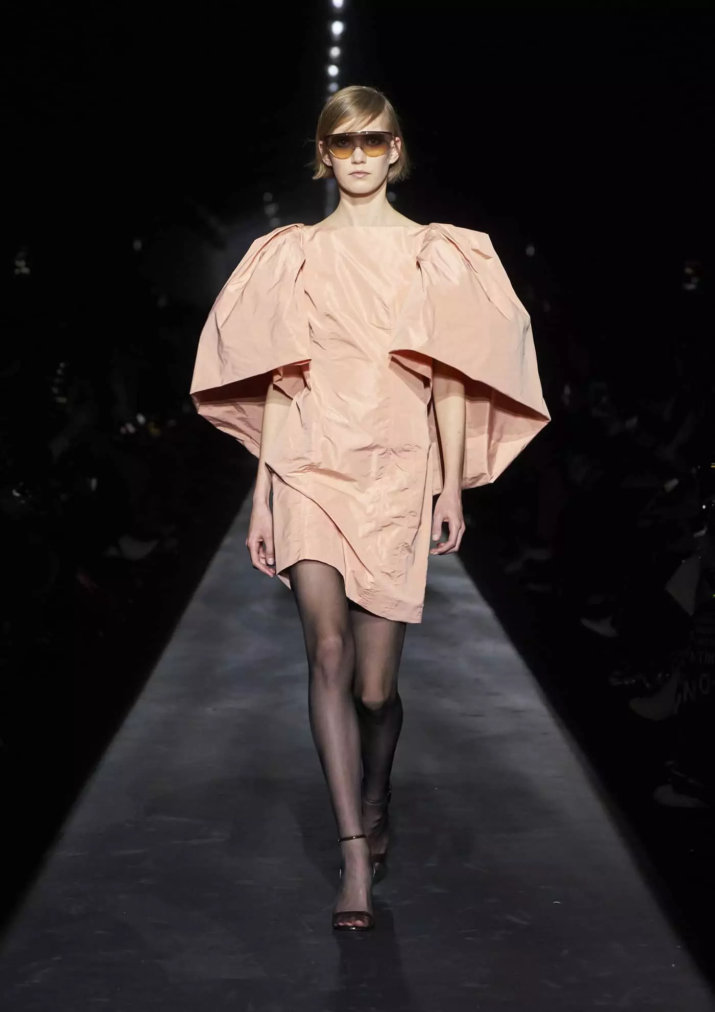 Architectural Shoulders в Givenchy, Рей Келвин официално се оттегля от Тед Бейкър 12142_3