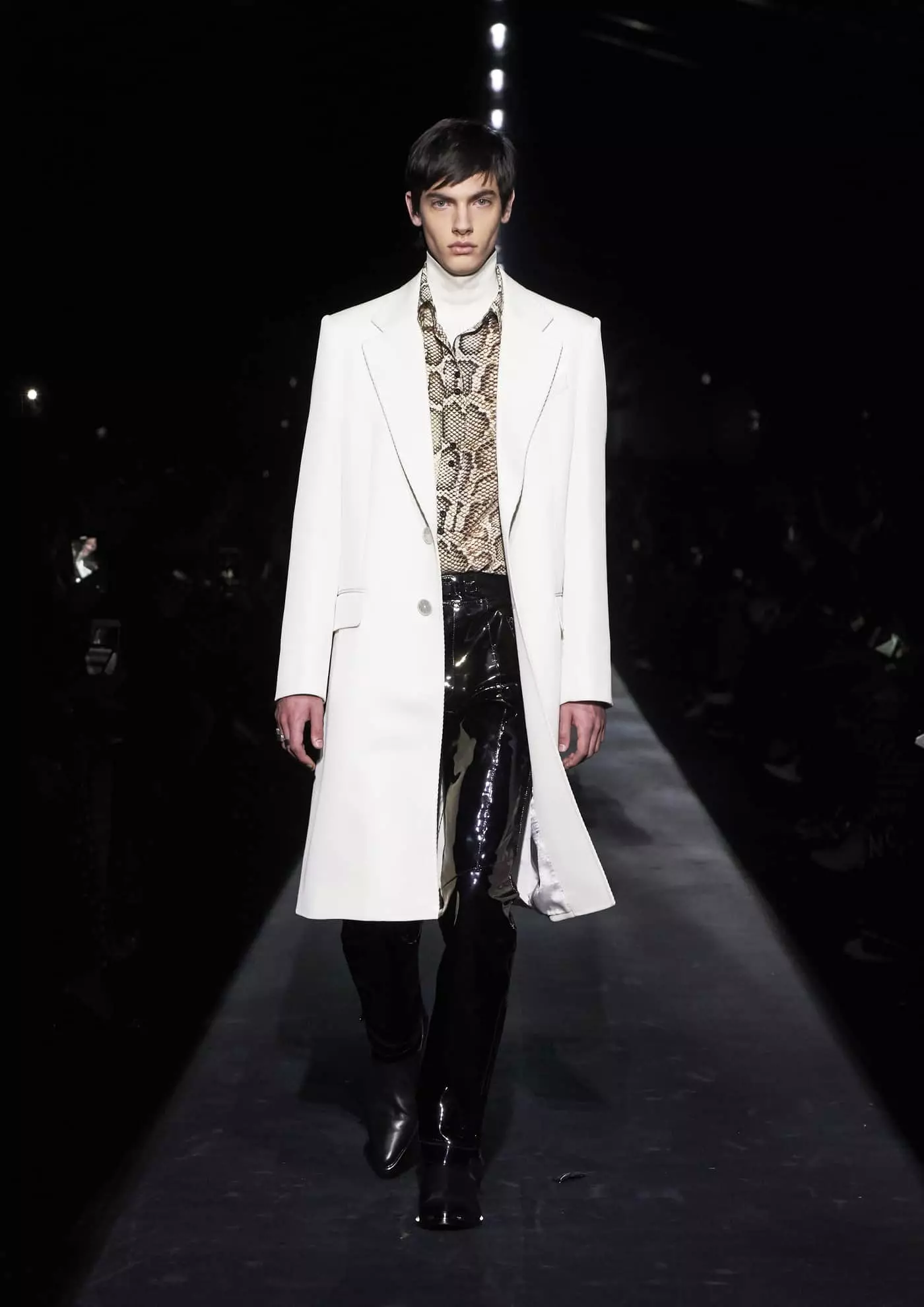 Architectural Shoulders at Givenchy, Ray Kelvin oficialmente renuncia de Ted Baker 12142_6