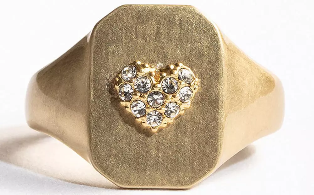 Solid Gold: 10 elegante gaveideer for Glam Fashion Lover i livet ditt 12143_7