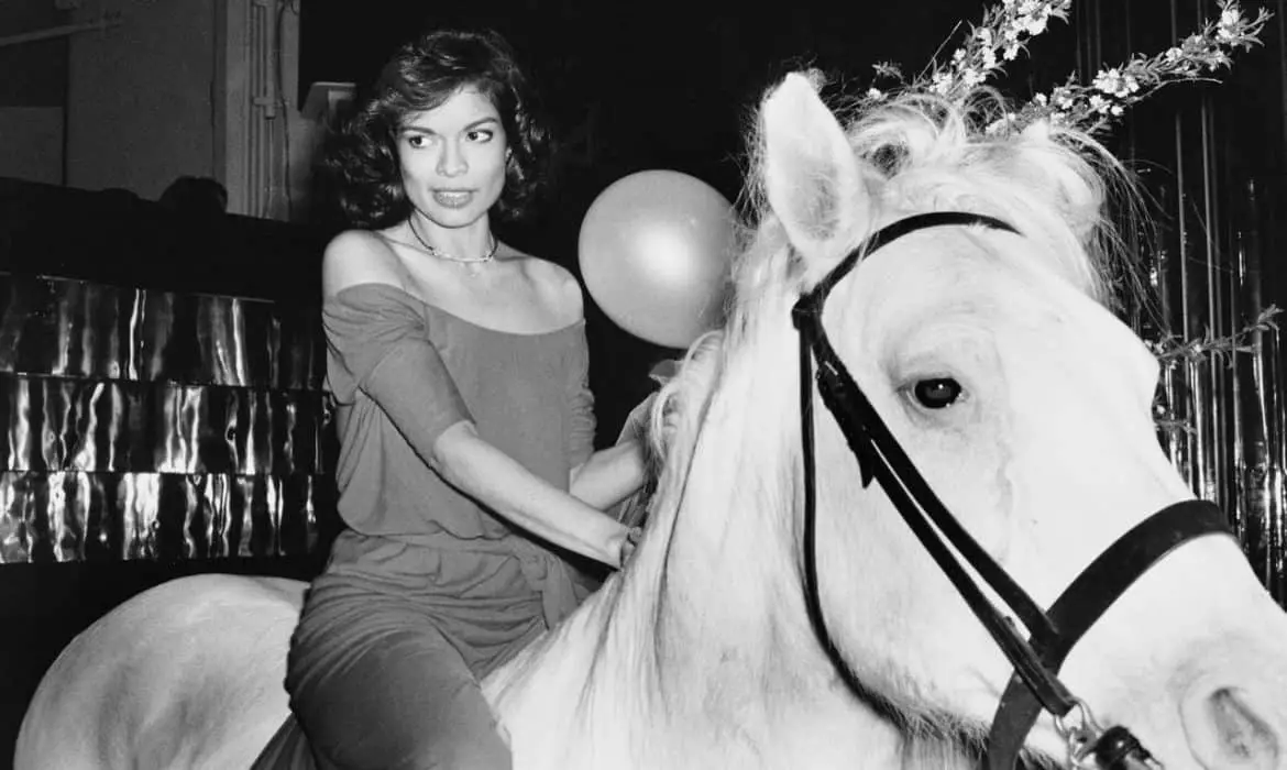 Le storie dietro alcune delle foto più iconiche di Inside Studio 54