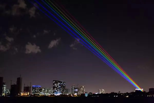 Inzu ya Ritz-Carlton, Miami Beach: Yerekanye umukororombya #RitzRainbow