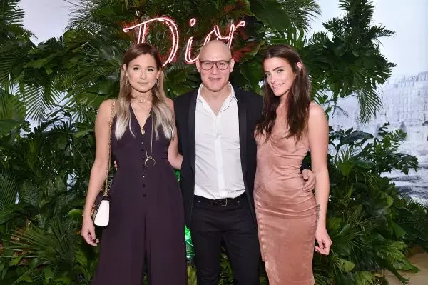 MIAMI, FL – 29. marraskuuta: Danielle Bernstein, Craig Robins ja Zoe Robins osallistuvat Dior Lady Art Miami -julkistustapahtumaan 29. marraskuuta 2016 Miamissa, Floridassa. (Kuva: Mike Coppola/Getty Images Christian Dior Couturelle)