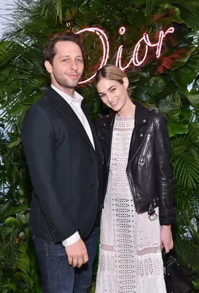 MIAMI, FL - 29 de novembro: Derek Blasberg e Laura Love participam do evento de lançamento Dior Lady Art Miami em 29 de novembro de 2016 em Miami, Flórida. (Foto de Mike Coppola / Getty Images para Christian Dior Couture)